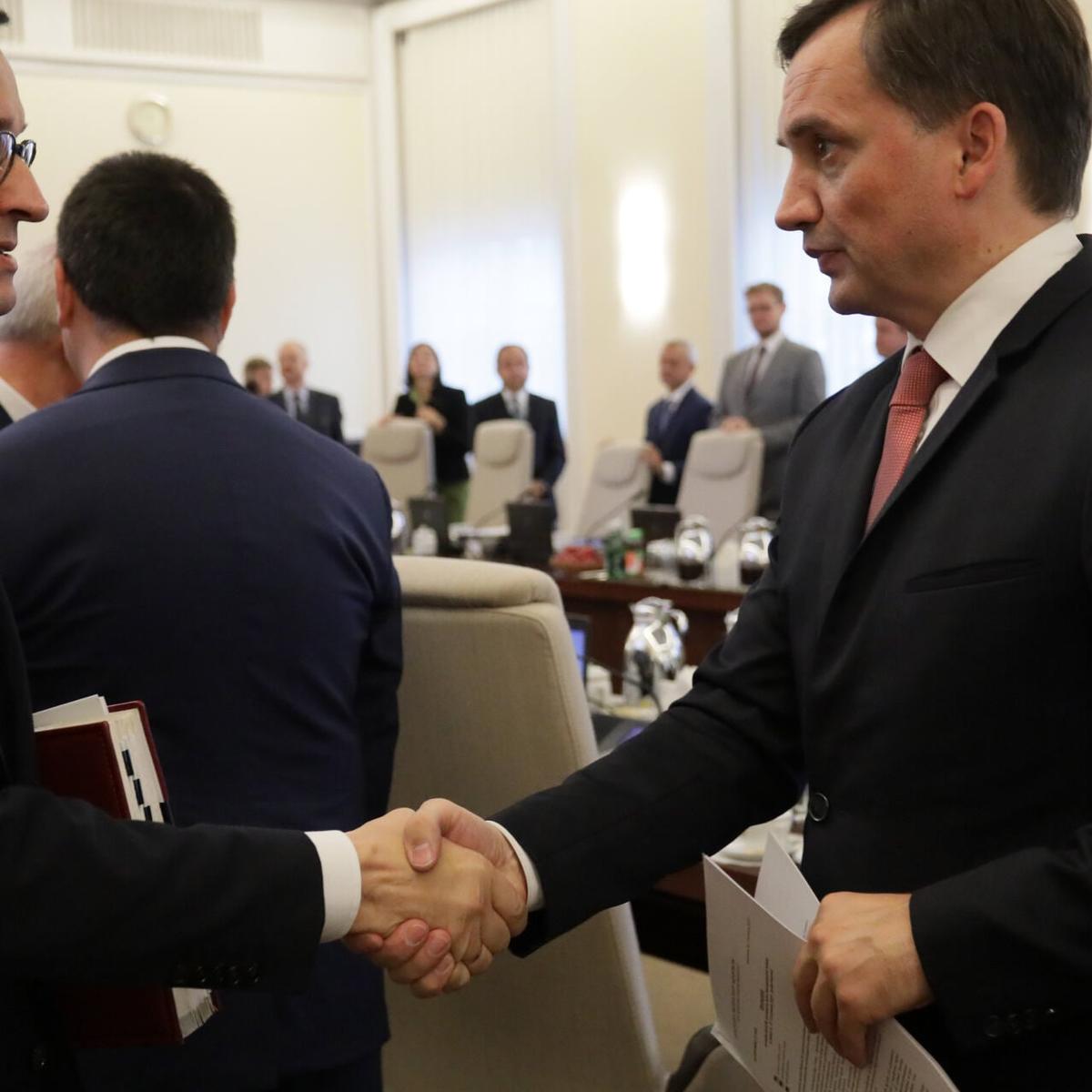 Wojna Ziobry z Morawieckim. Każdy ma swój raport dla Kaczyńskiego OKO.press - OKO.press