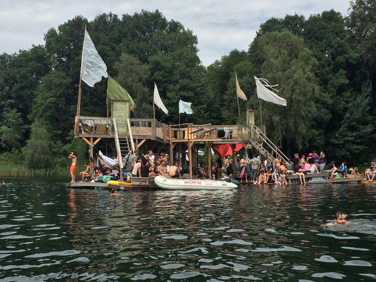 Festiwal techno we wsi Garbicz podzielił mieszkańców. Poszło o politykę ...