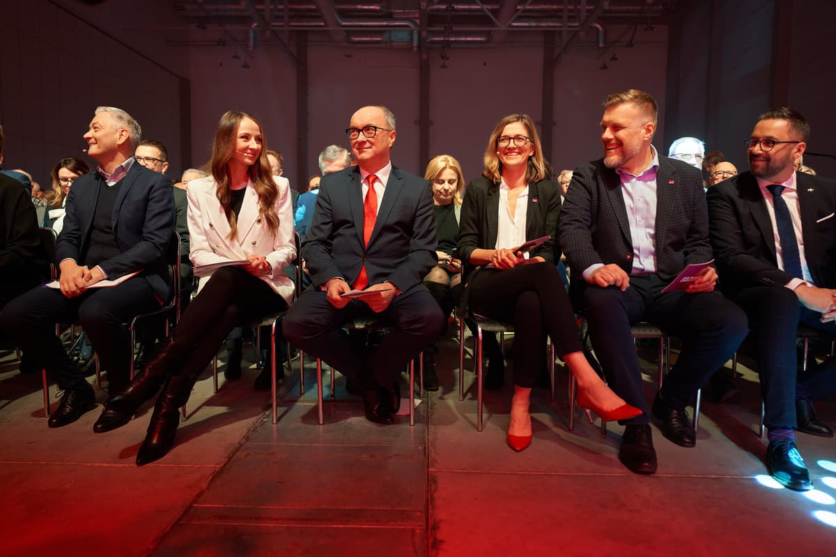 Lewica idzie po władzę. “Kiedy wejdziemy do ministerstwa pracy…” - OKO ...