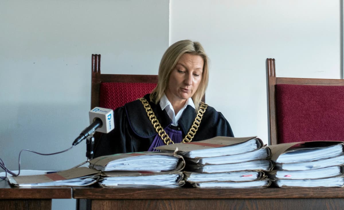 Aż 1759 sędziów i prokuratorów broni sędzi Knobel, atakowanej za wyrok ...