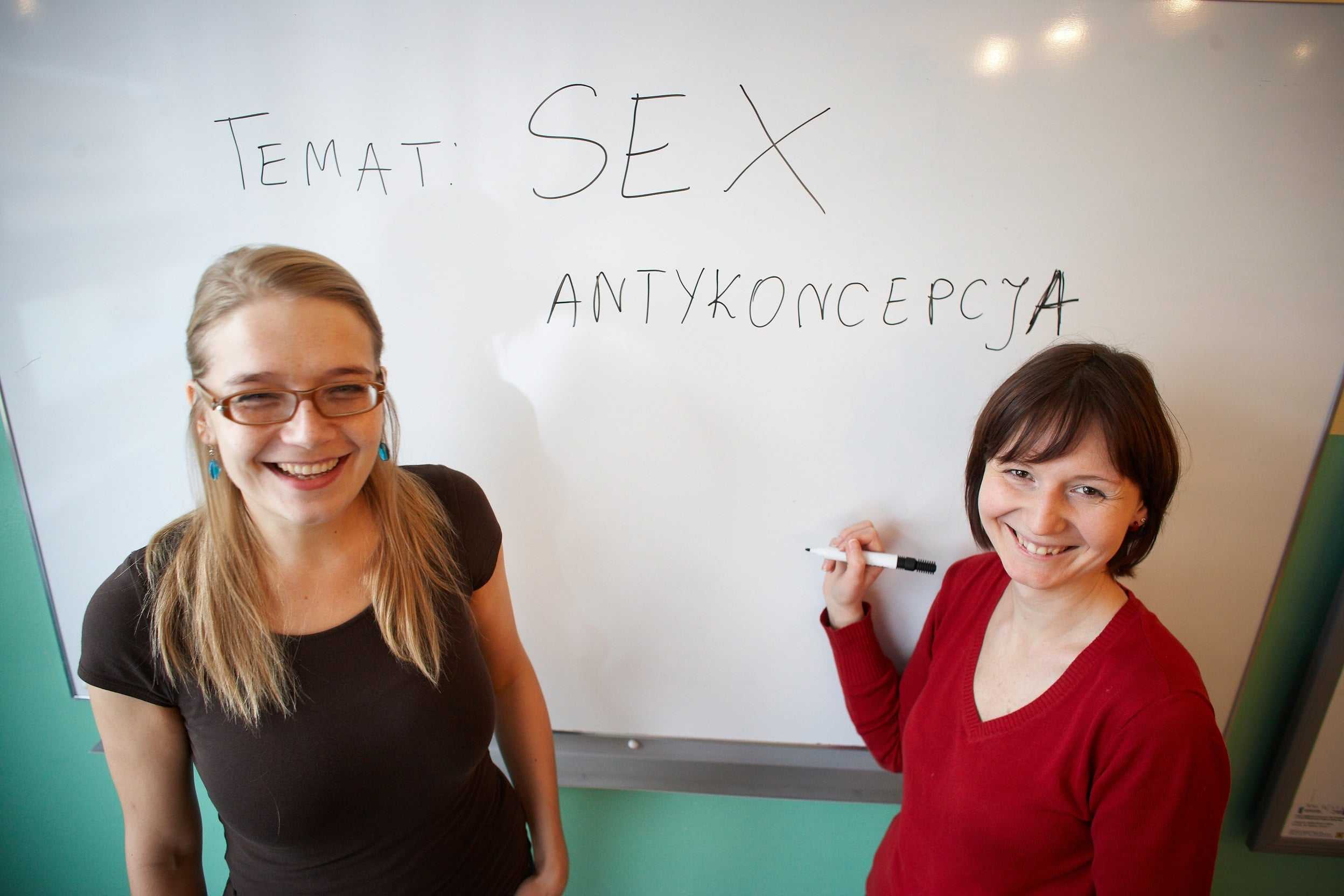 Nie tylko biusty i penisy. Po co w szkole edukacja seksualna? - OKO.press